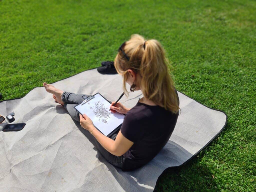 How Doodle Art Helps Reduce Stress - artmefree.