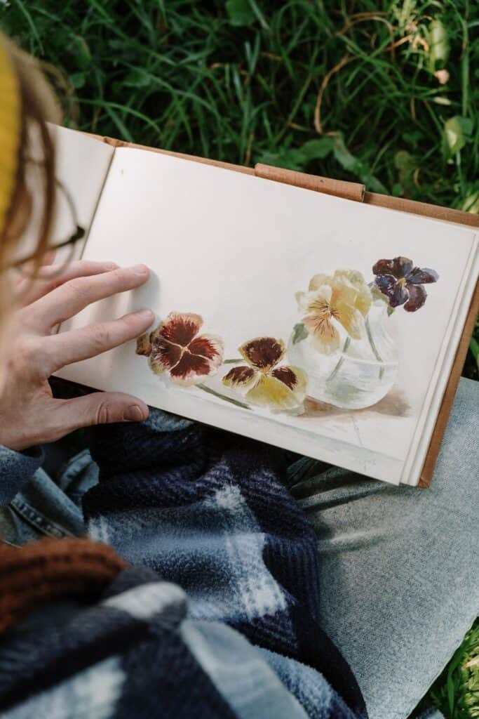 How to Create Fall Sketchbook Spreads with Simple Doodles - artmefree.